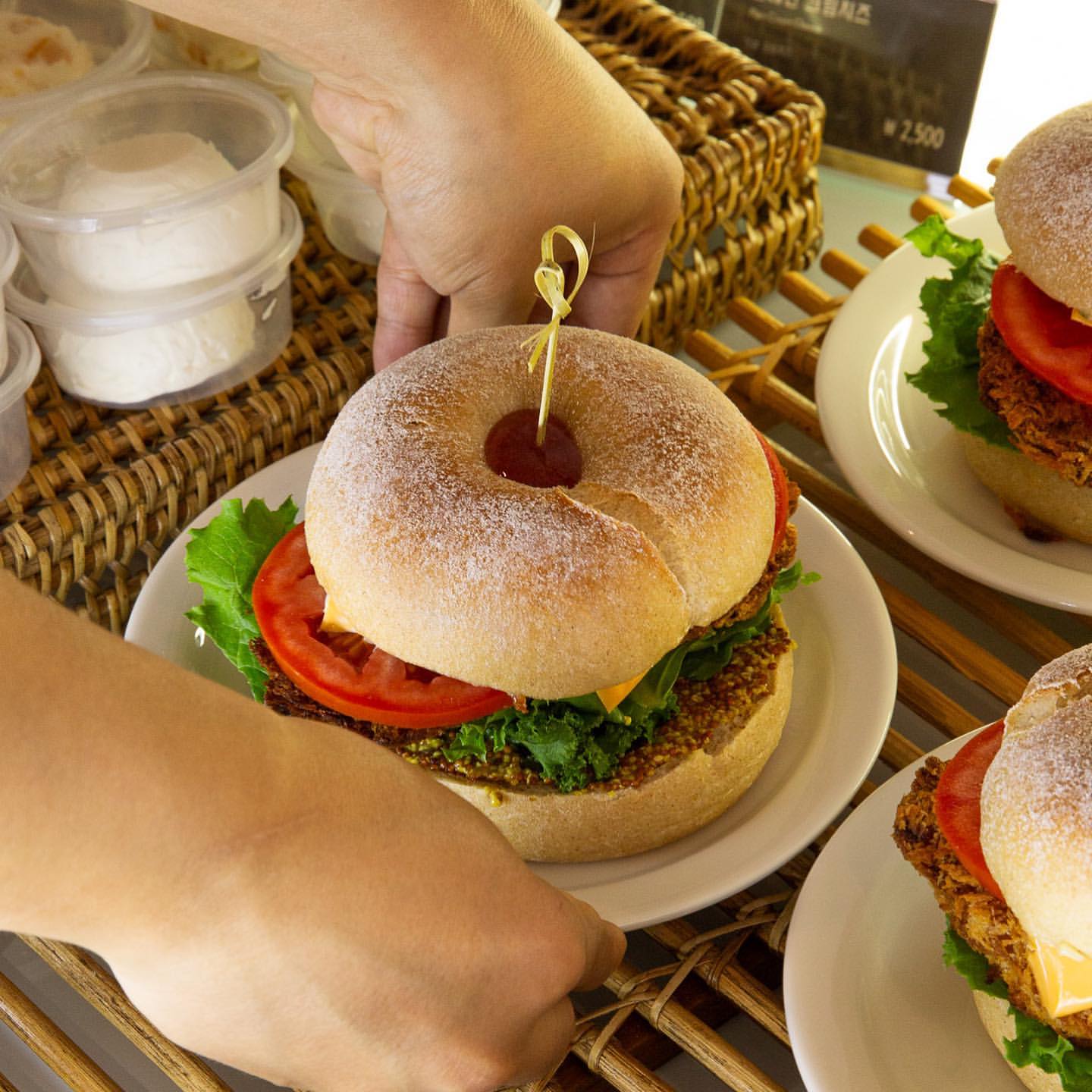 韓国で大流行中のコラボ！タンフル×プレッツェルが話題のカフェ「BBB（베베베）」をご紹介 - KOREAddicted l コリアディクティッド