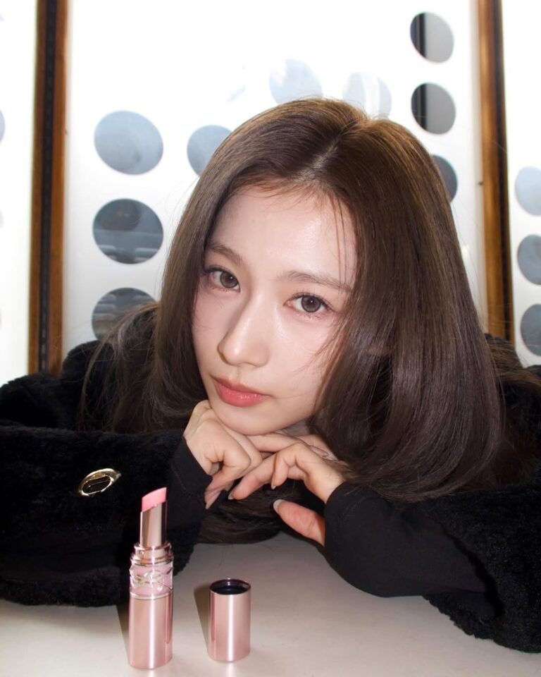 【腰に手を回した理由は？】TWICEボディガード達の見事な連携プレーが話題に！ - KOREAddicted l コリアディクティッド